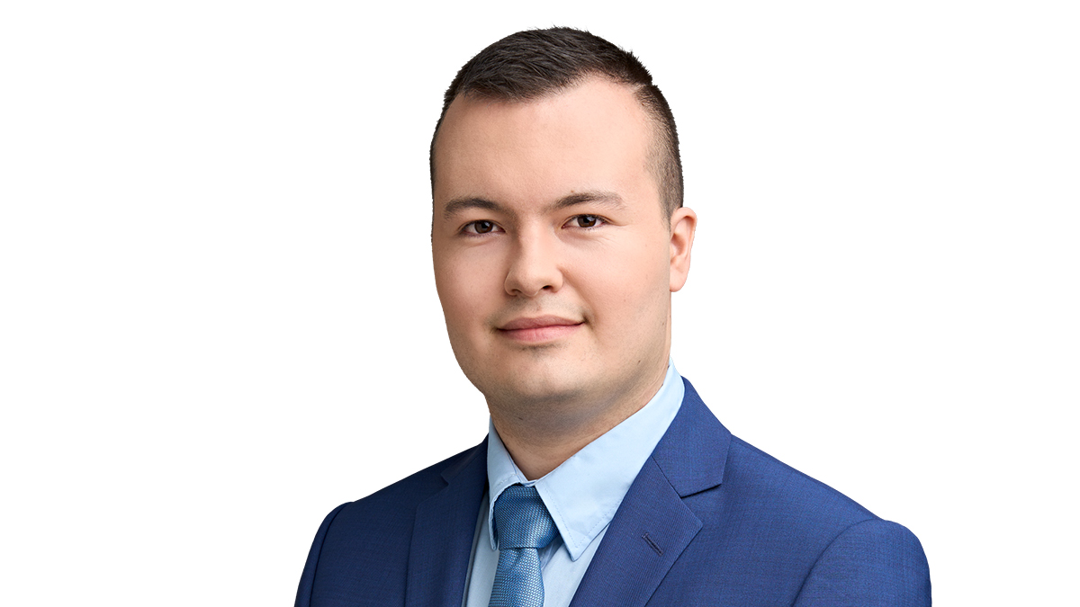 Erősödik a DK jelöltje Pápán: az egészségügyi államtitkárral néz szembe ...