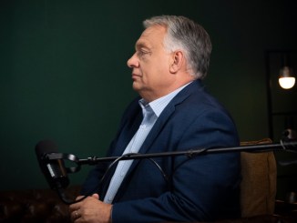 Kiderült, mit jelent Orbán pólója: nem csak a választás időpontját